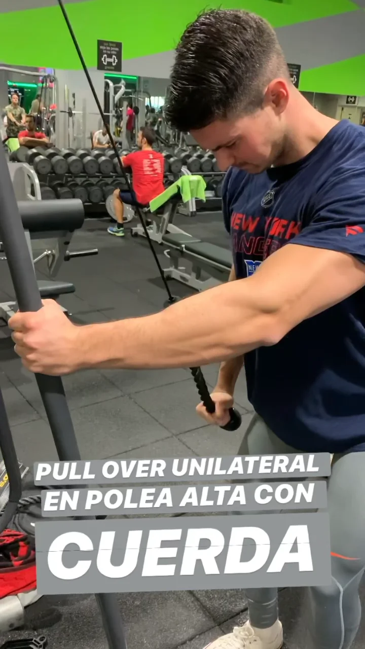Pull over unilateral en polea alta con cuerda