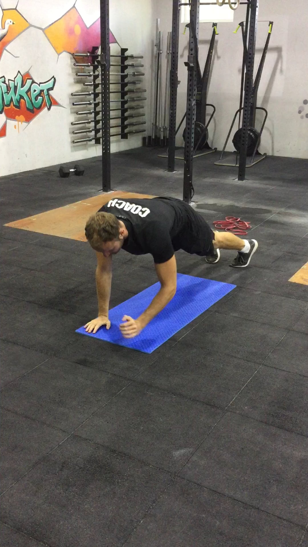 Alternate planks or high to low plank on Vimeo