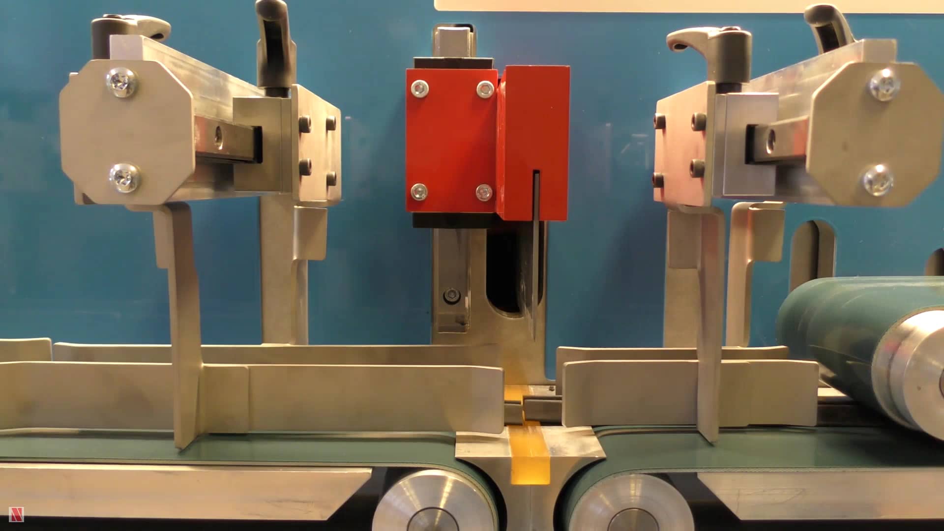 NorMec - Fully automated guillotine cutter 750-04-100 on Vimeo