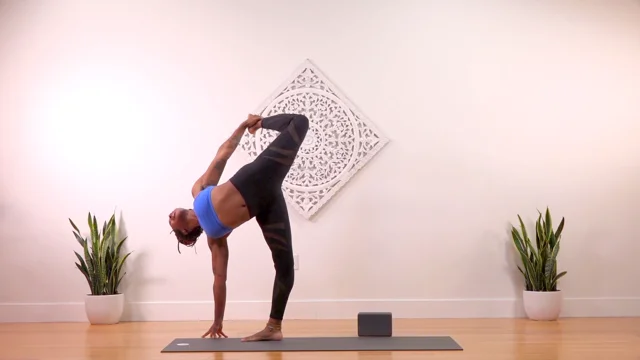 Ardha Chandrasana Chapasana