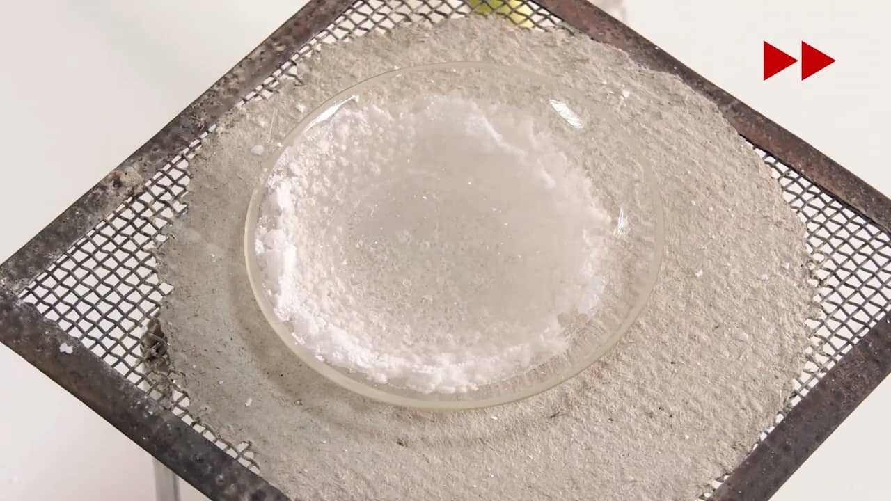 Separarea sării din soluţie prin evaporarea apei..mp4 on Vimeo