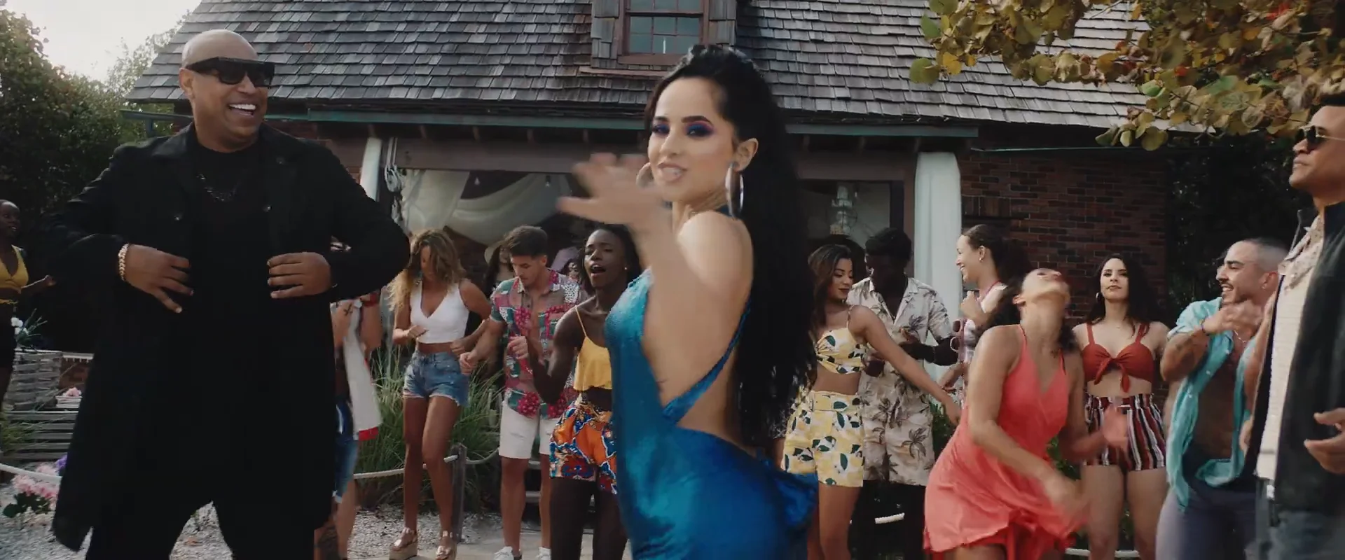 Gente de Zona y Becky G - Muchacha (Video oficial) on Vimeo