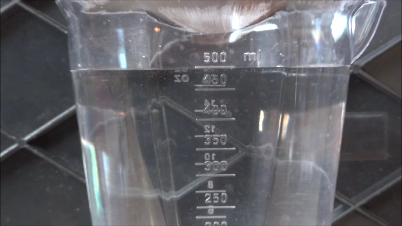 Masse von 500mL Wasser on Vimeo