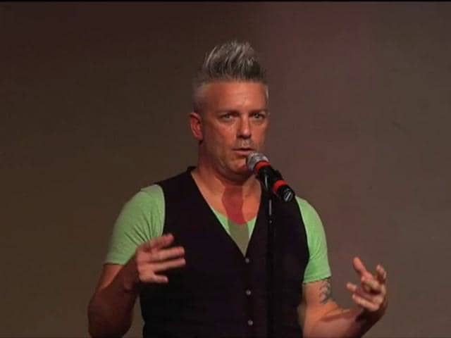 Billy Maloy tells a true story at SpeakeasyDC's open mic on Vimeo