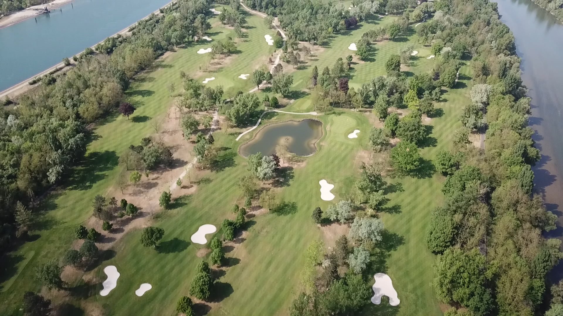 Le golf du Rhin vu du ciel on Vimeo