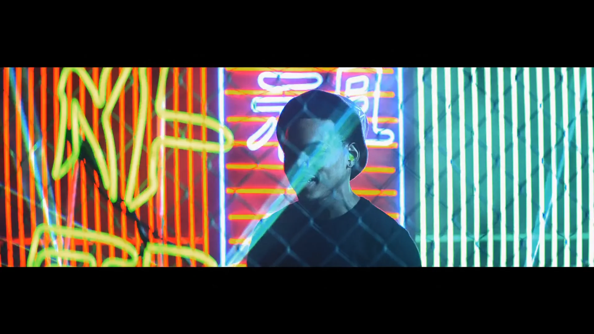 Justin Bieber - Confident ft Chance The Rapper (Official Music Video)