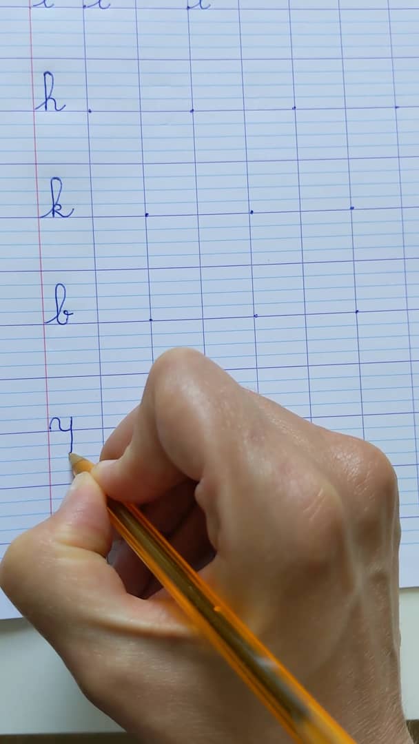 Vidéo 9/13 Les lettres complexes qui montent et qui descendent on Vimeo