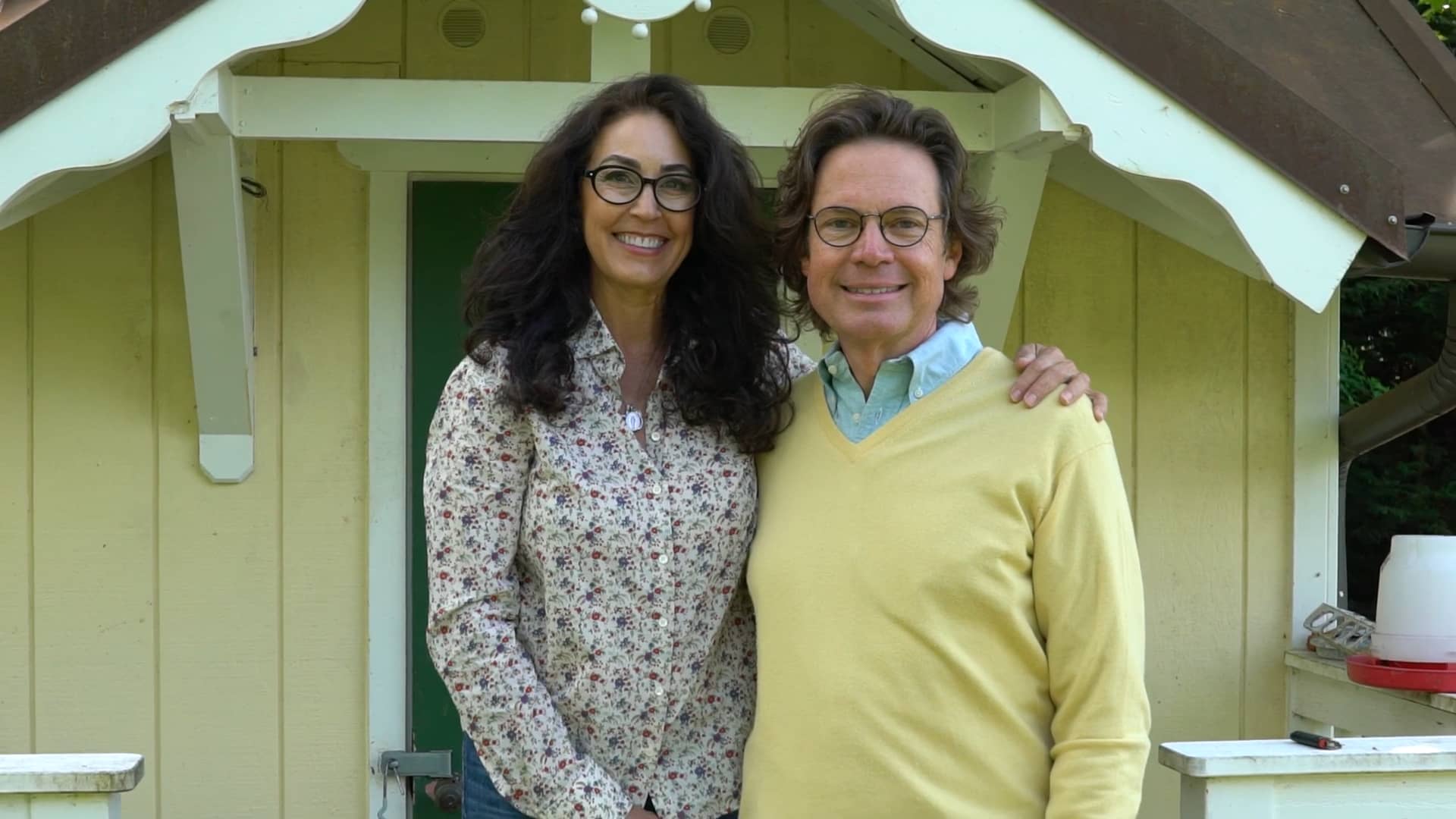 Car full of Chickens // Rick Altig on Vimeo