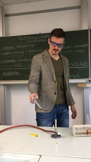 Eindampfen der Salzlösung nach der Neutralisation on Vimeo