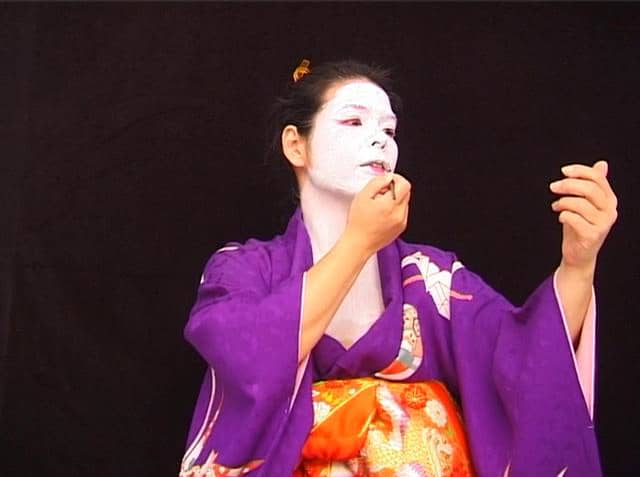 Kimiko Yoshida : Birth of a Geisha. Self-portrait (4' 33"), 2003 on Vimeo