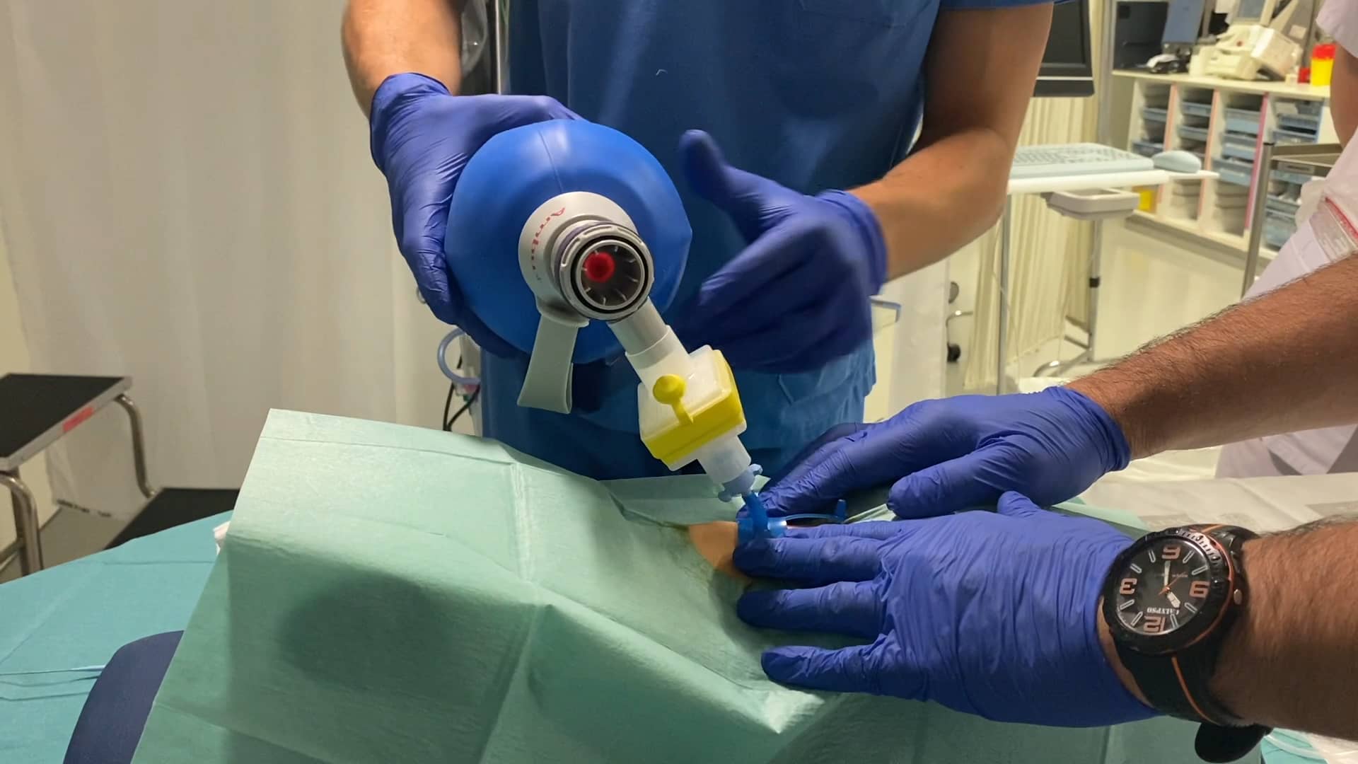 Cricotirotomía Mini-Trach II-Seldinger on Vimeo