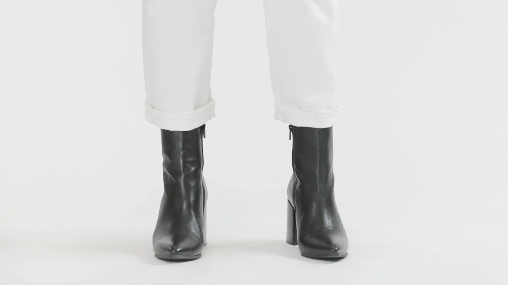 Elbe Black Boot on Vimeo