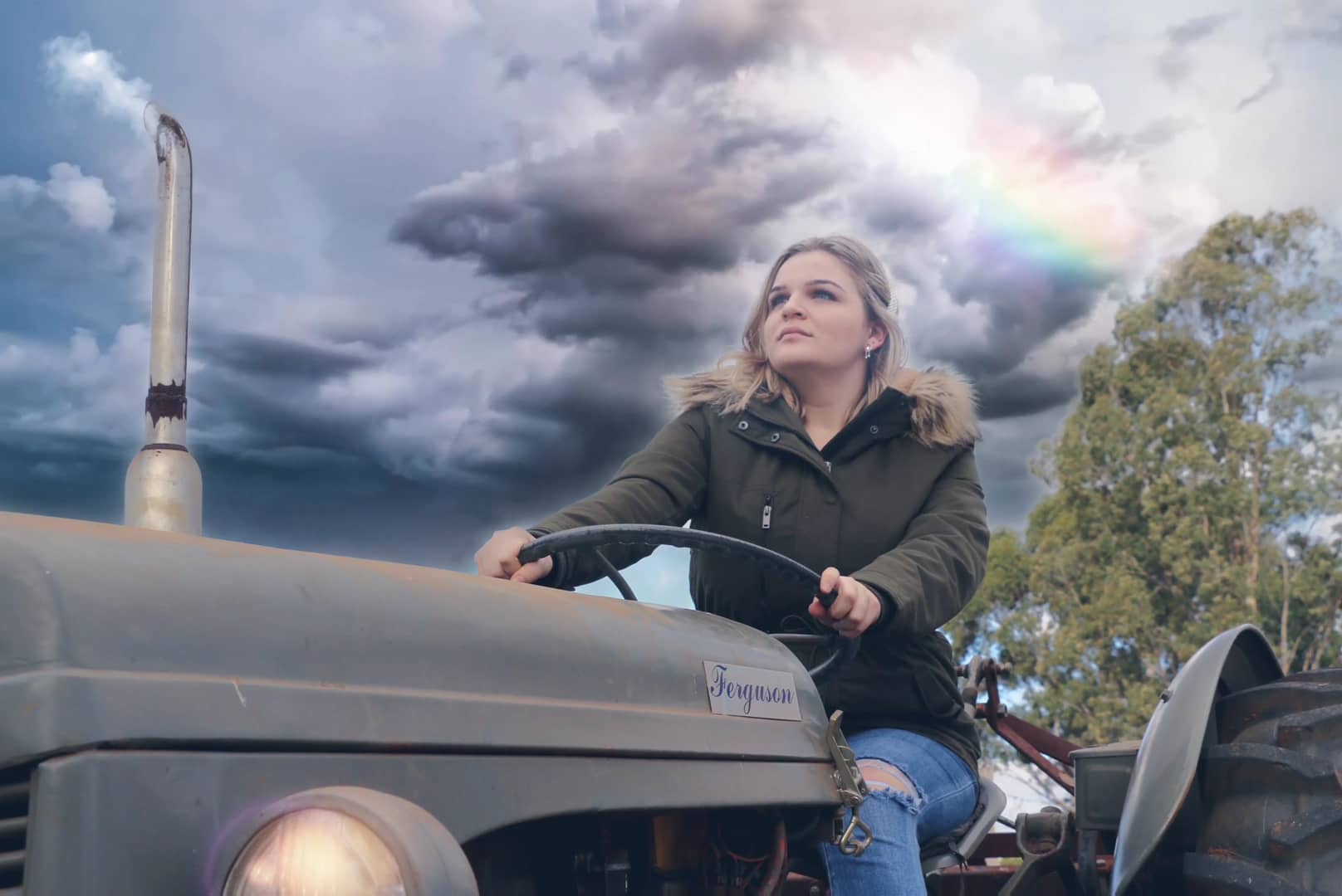 Special Effects - Beth on T20 Fergie Tractor on Vimeo