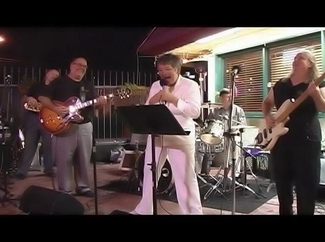 Shaky Bones - Live 07-31-2010 on Vimeo