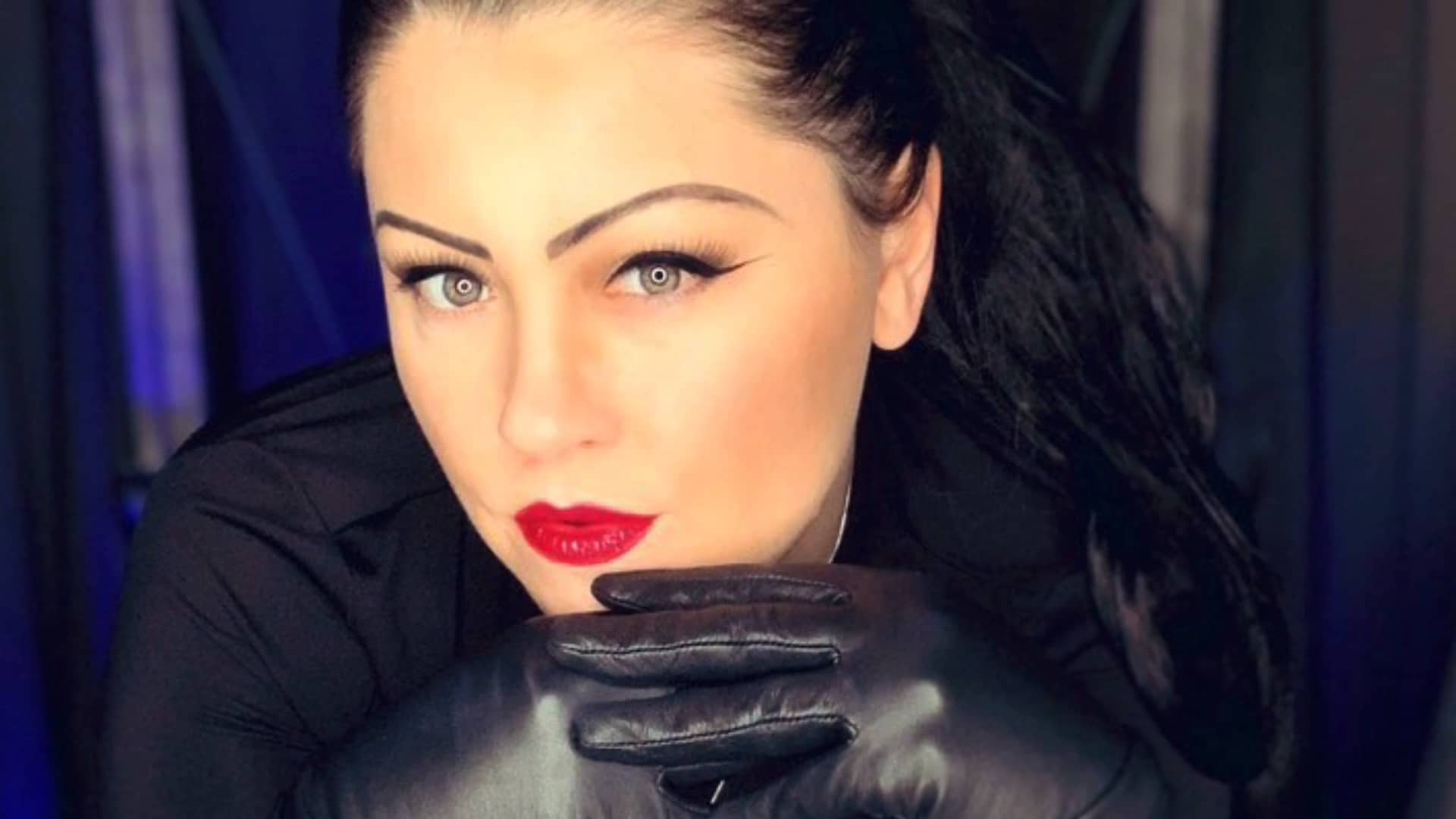 Victoria Rage reading EDGE PLAY by Jane Boon on Vimeo