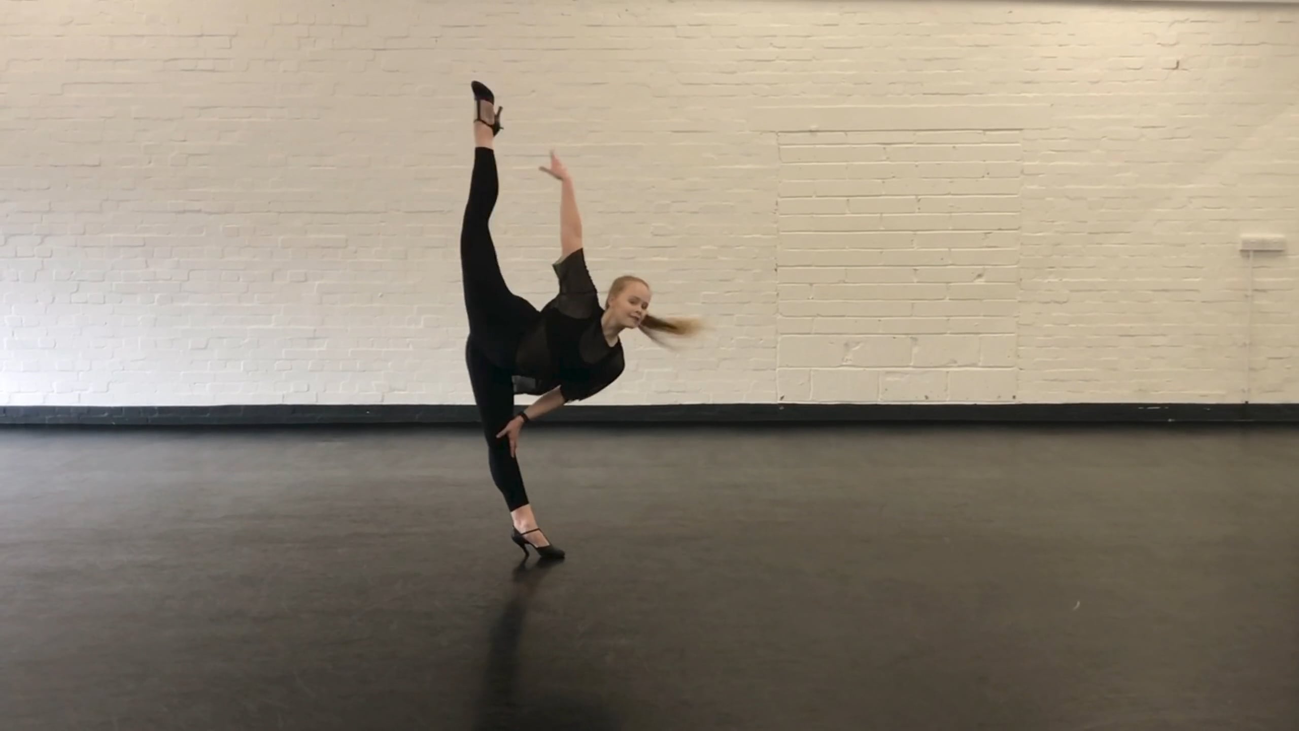 Emma Clowes - Dance Showreel on Vimeo