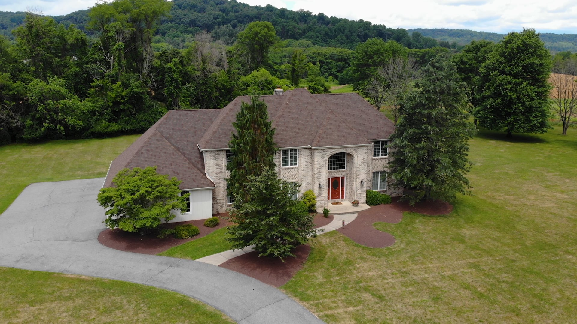 1655 Jonathan Lane, Bethlehem - Creighton Faust on Vimeo