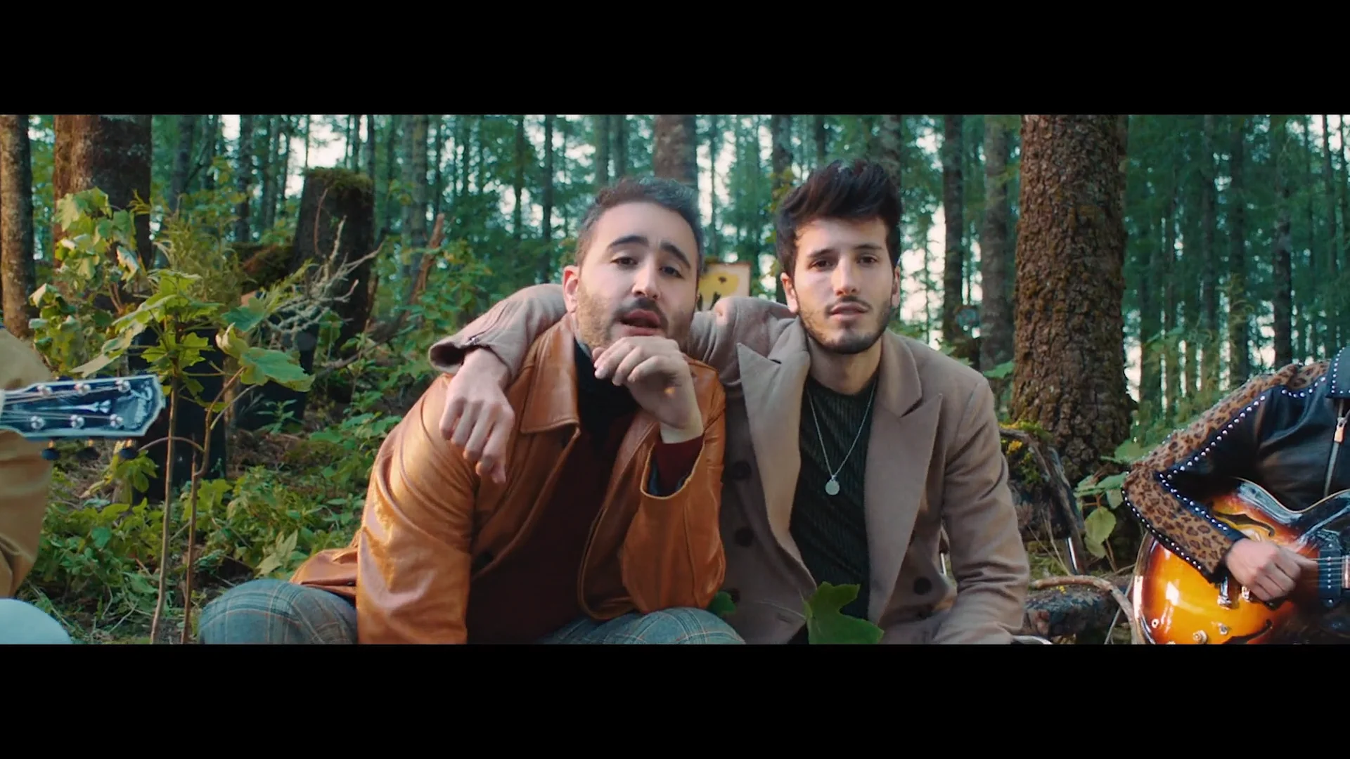 SEBASTIAN YATRA FT REIK - UN AÑO - (Video Oficial)