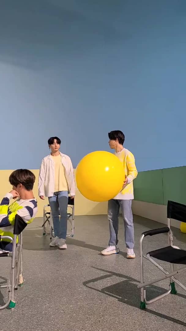 weverse_post_1633258355741799 on Vimeo