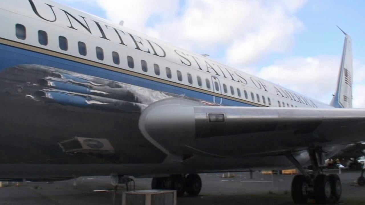 A Look Inside the Air Force One Jet. on Vimeo