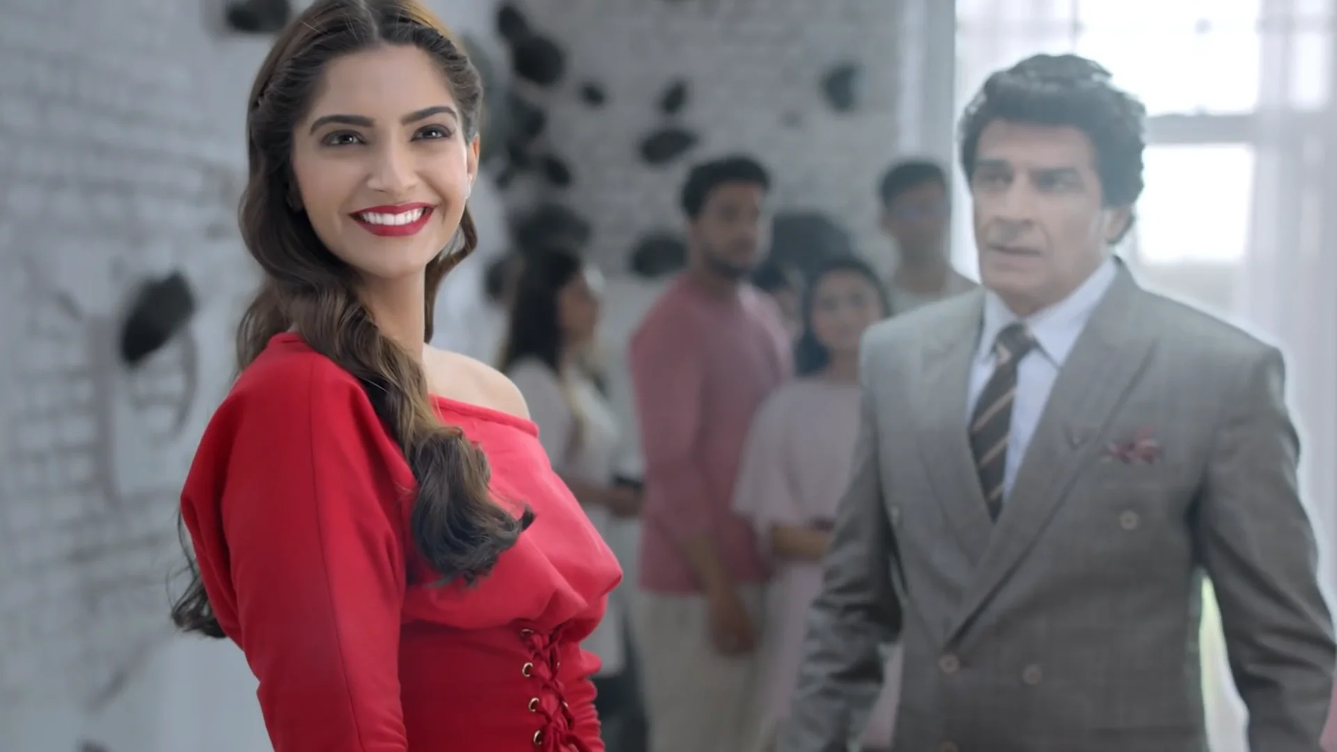 Colgate - The Shine Song ft. Sonam Kapoor