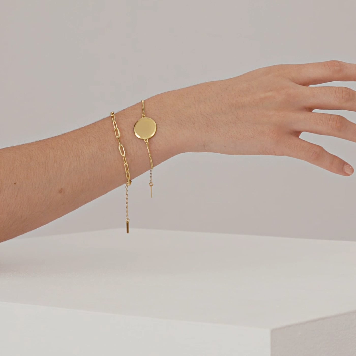 6_Pulsera_Bisel_Circular_Bnl_Oro_1-1 on Vimeo
