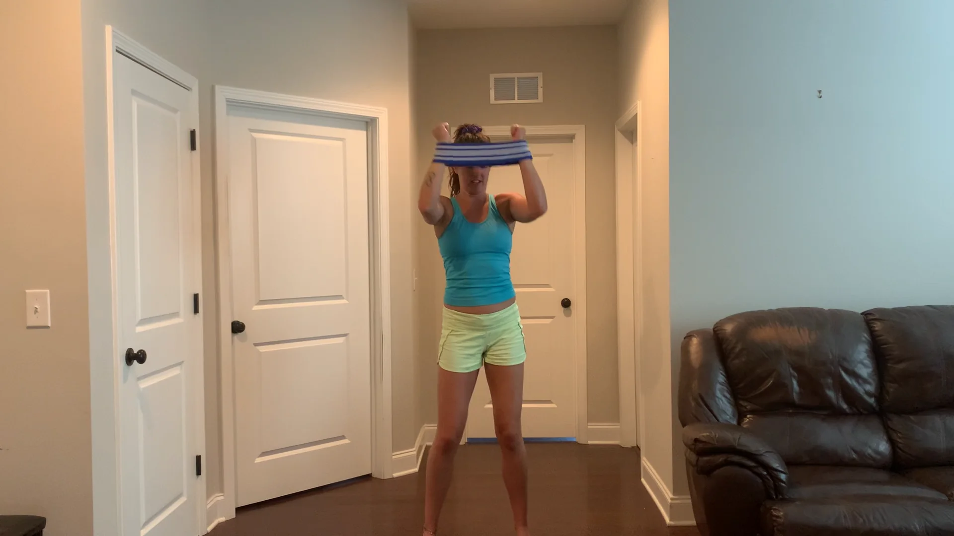 Mini Band Shoulder Press on Vimeo