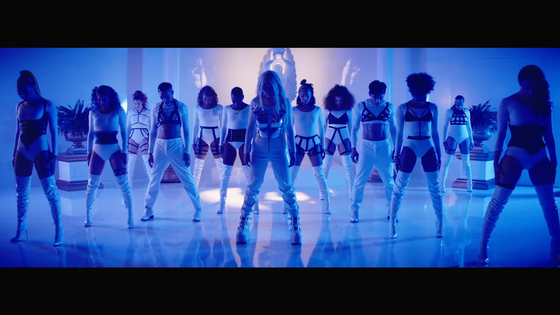 Ava Max - Kings & Queens [Official Music Video] (1080p_24fps_AV1 ...