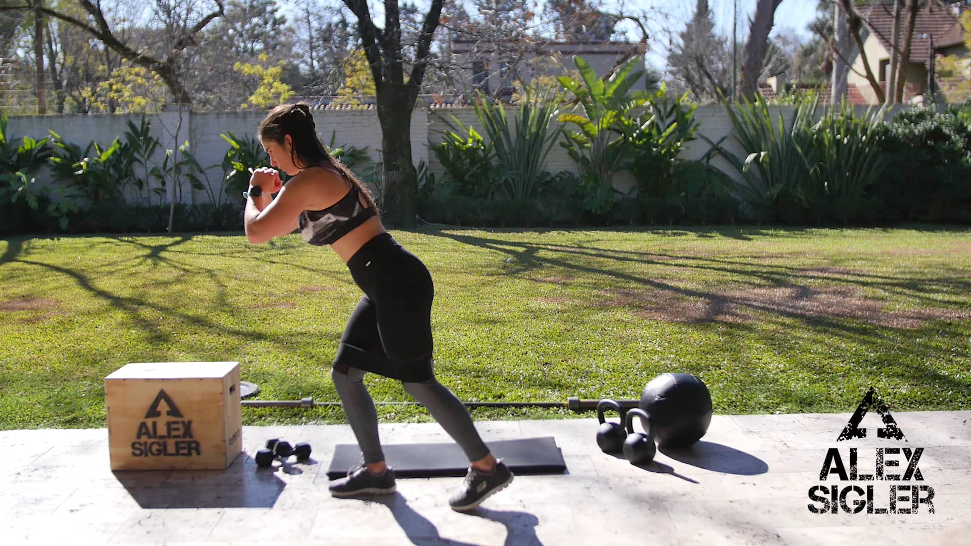 Patada de glúteo con banda on Vimeo