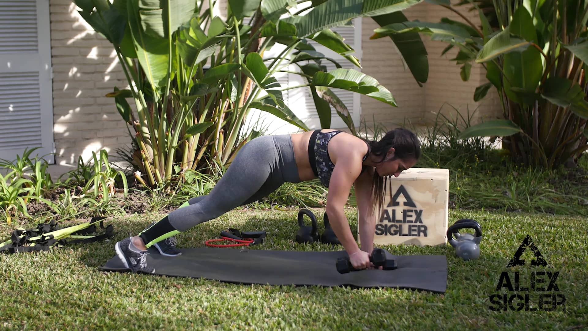 Remo sobre plancha con mancuerna on Vimeo