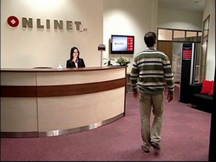 Onlinet digital signage queue management system | Digital Signage Today Onlinet digital signage queue management system | Digital Signage Today