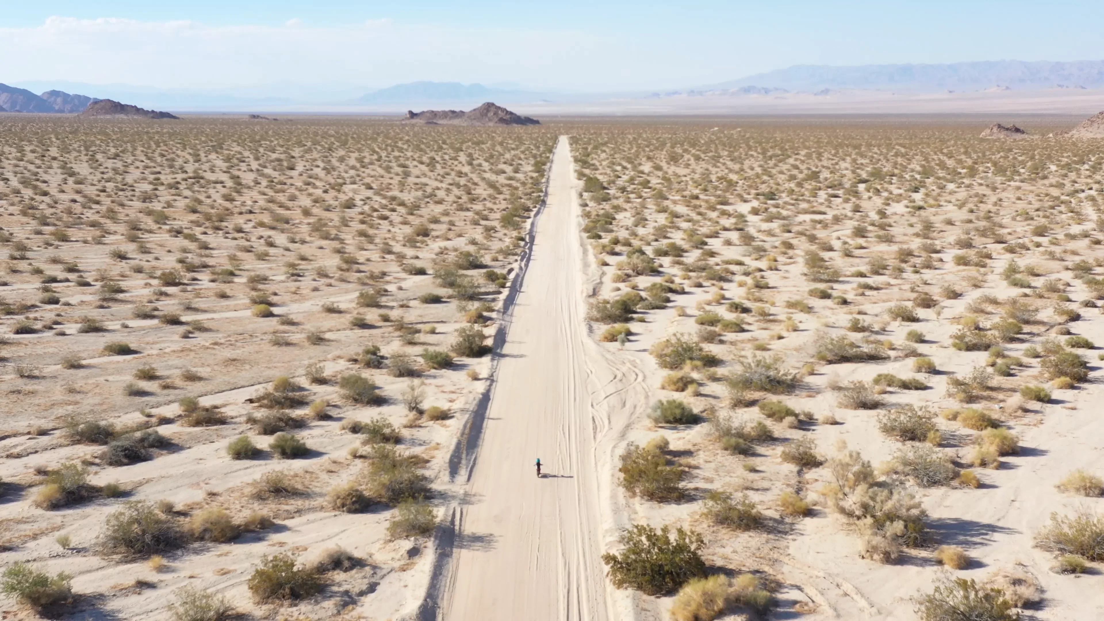 Oli in the desert on Vimeo