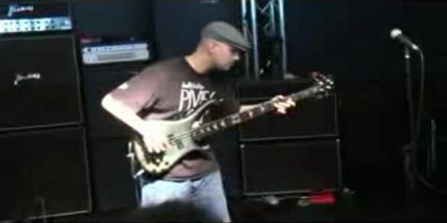 Stuart Zender performing at Frankfurt, Musikmesse 09 on Vimeo