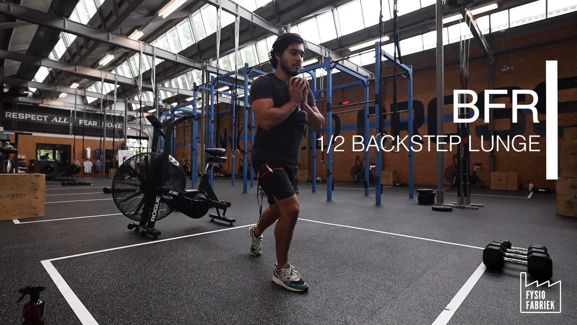 Blood Flow Restriction 1/2 Backstep Lunge on Vimeo