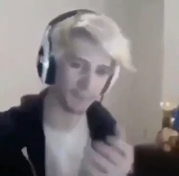 xQc clapping fast on Vimeo