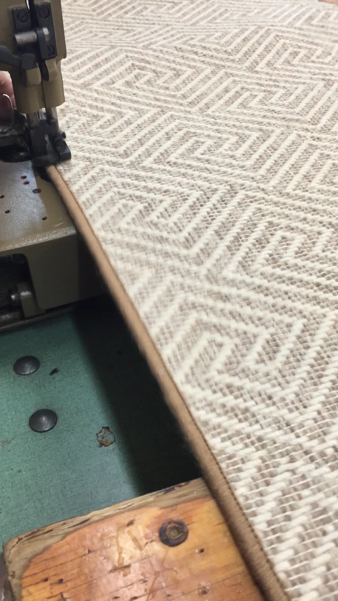 Couristan Custom Rug Program Machine Serging - Wool Finishing