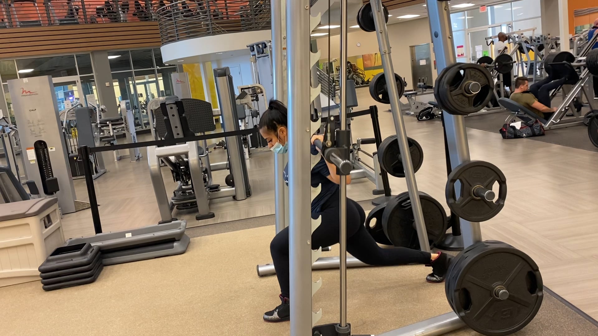 Smith Machine Reverse Lunges on Vimeo