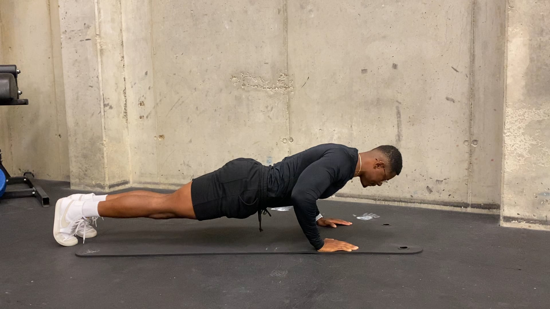 Push-up negatives on Vimeo