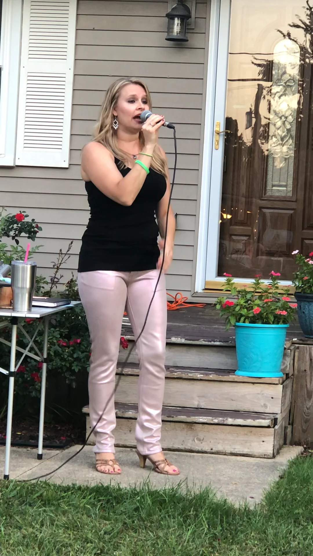 Miss Courtney Lynn singing Into The Unknown from Frozen 2 09/05/20 on Vimeo