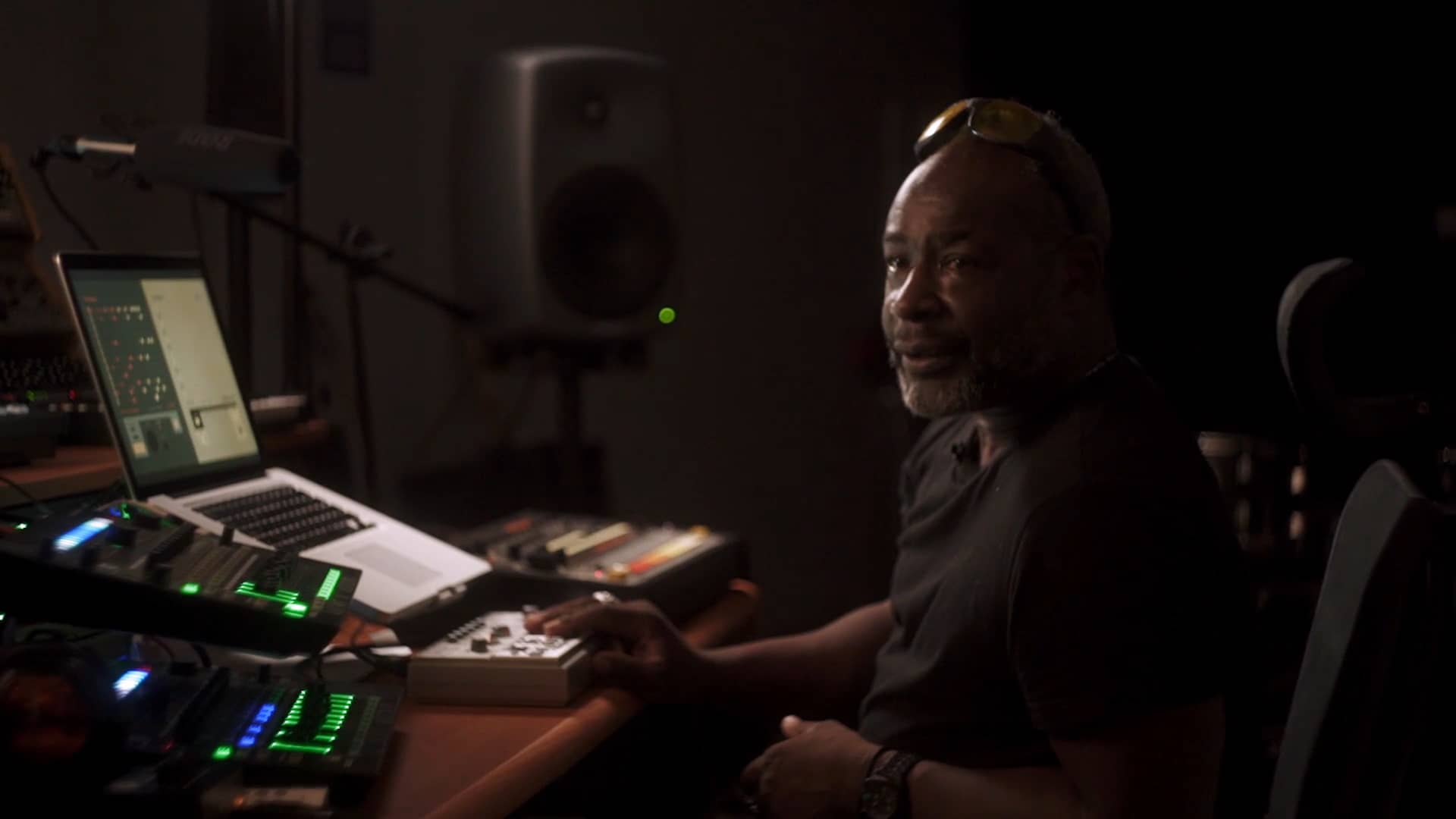 808303studio tutorial - A Guy Called Gerald on Vimeo