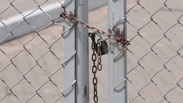 Cadeado Fechado Portão - Free video on Pixabay - Pixabay