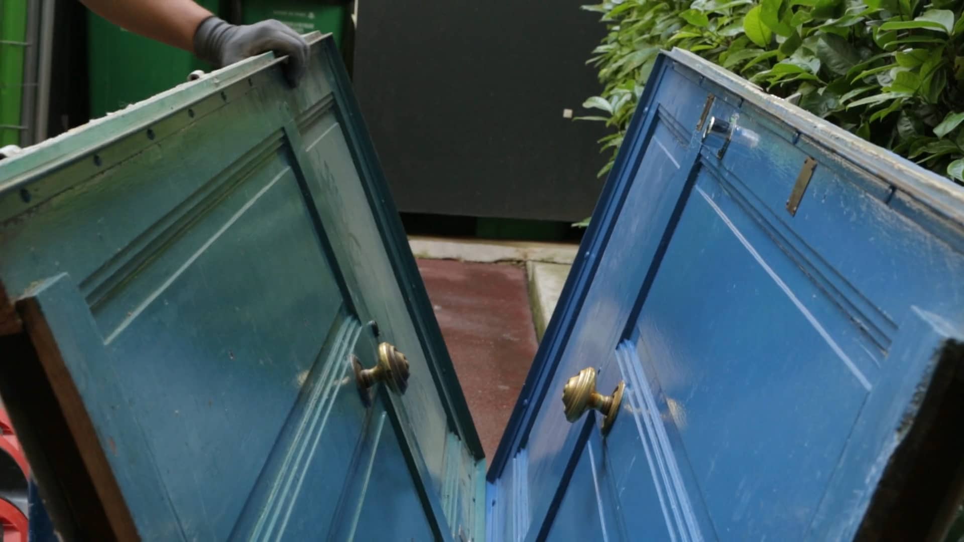 LA DEUXIEME VIE D'UNE PORTE / NOUVELLES PRATIQUES DE CONSTRUCTION on Vimeo