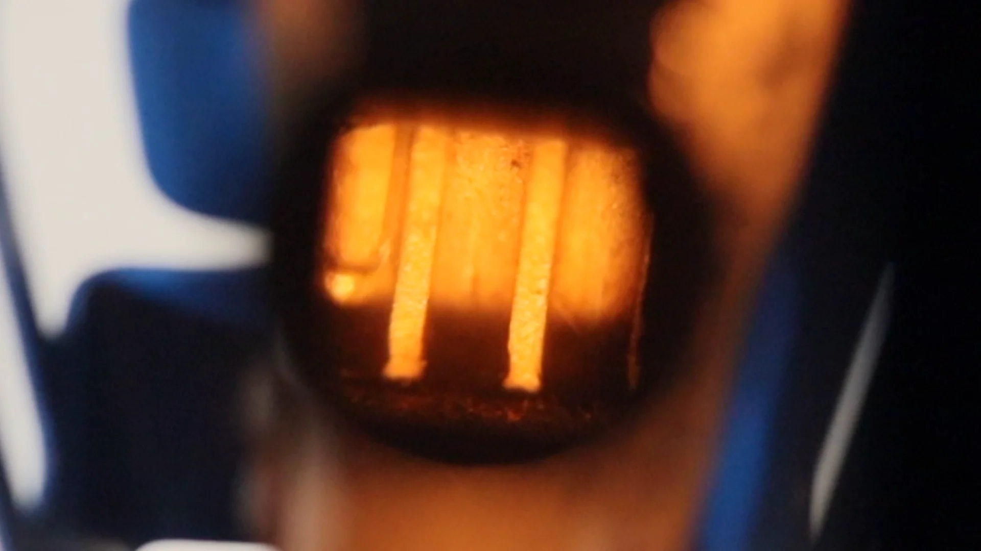 Dulcin - close-up of sample melting