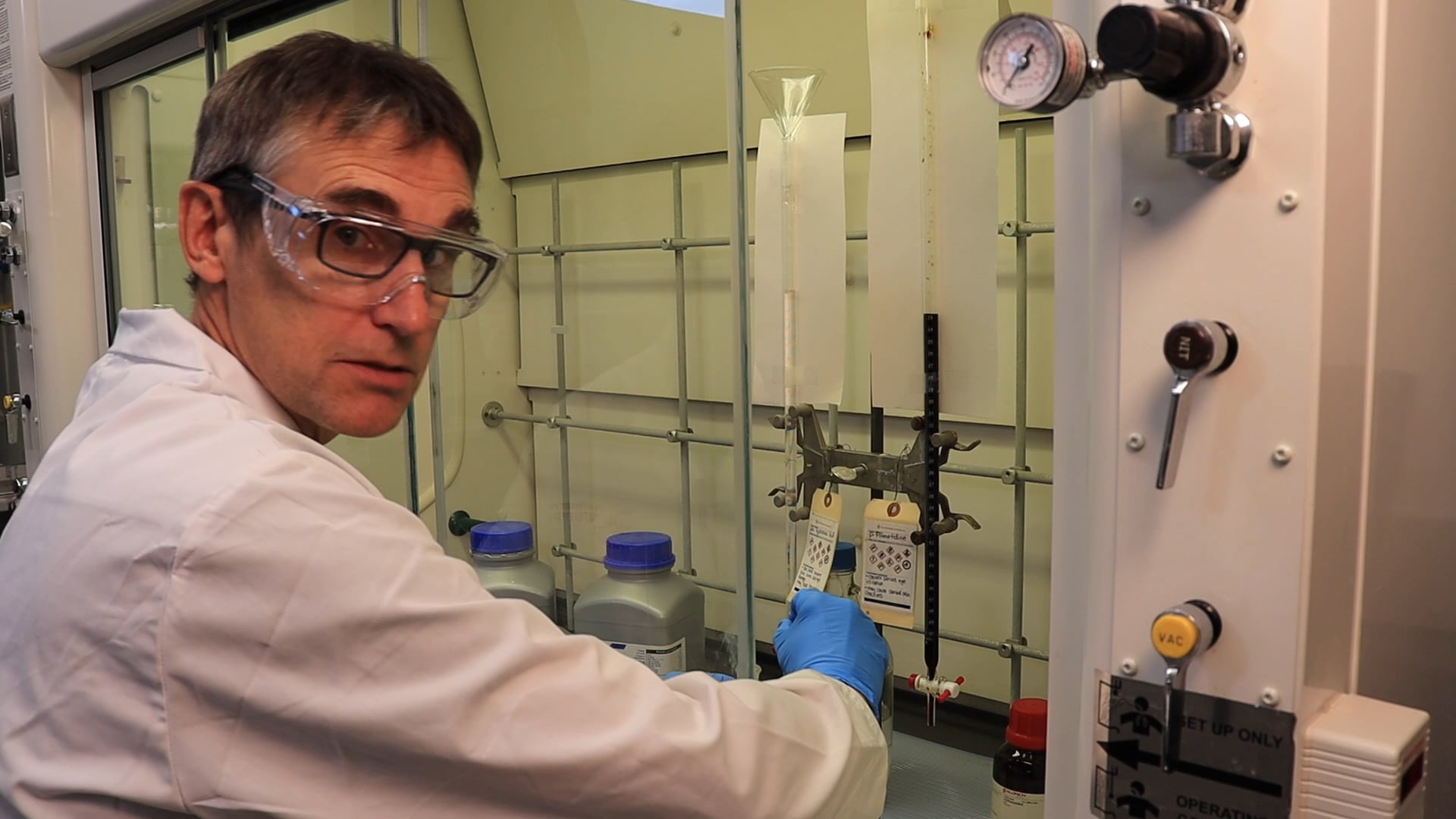 Dulcin synthesis - reflux, buchner filtration