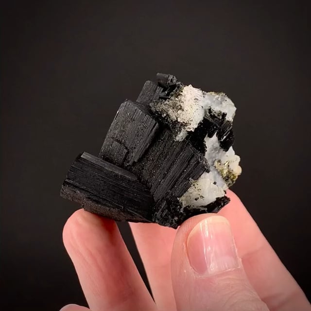 Babingtonite on Prehnite (classic find!) | Hongquizhen Quarry, Meigu Co ...
