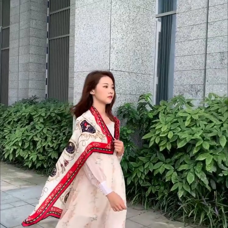 SilkSilky Silk Printed Square Scarf 88*88cm 002-HKHS on Vimeo