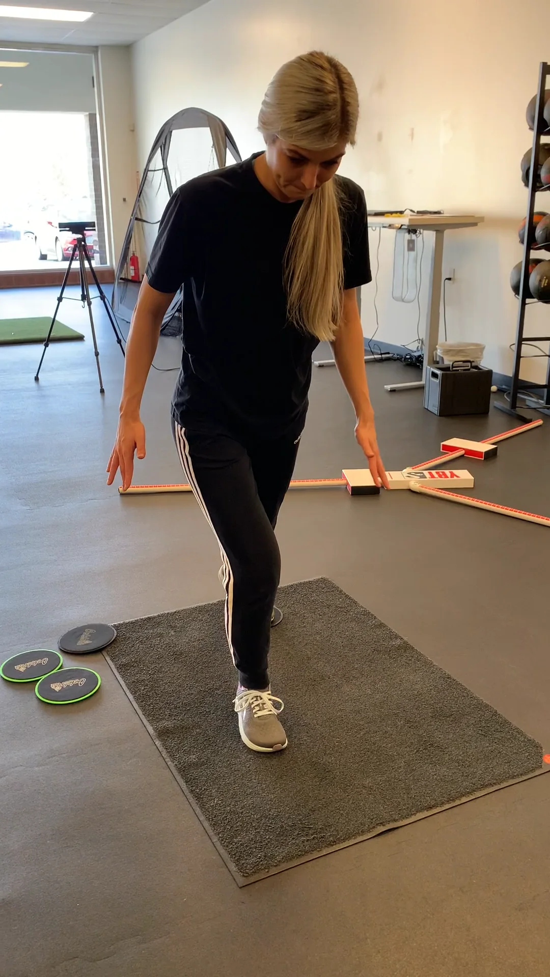 Slider scissor squat on Vimeo