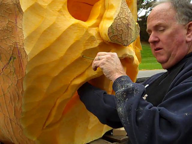 Scott Cully's Giant Jack-o-Lantern on Vimeo