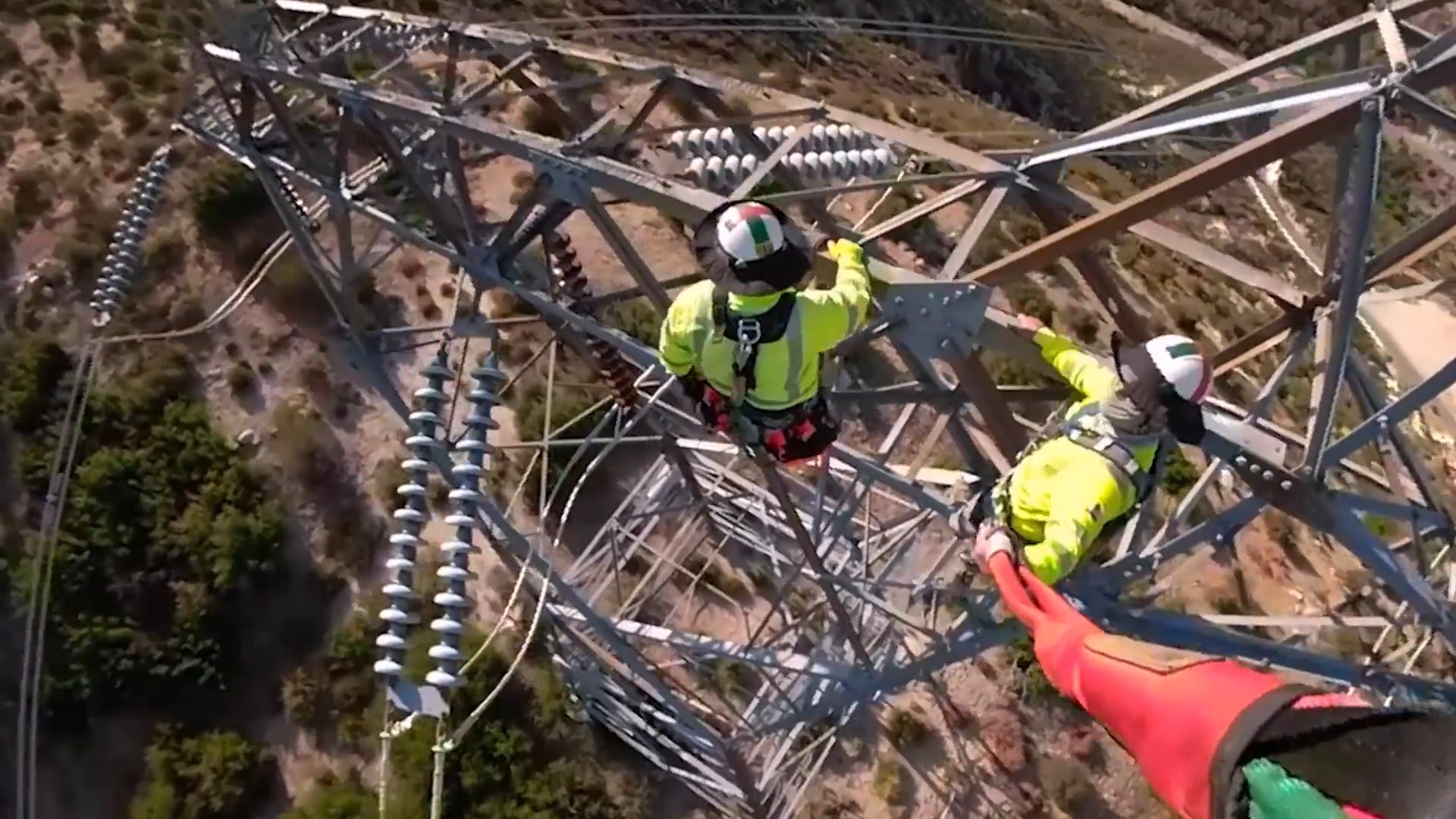 SCE AERIAL LINEMAN on Vimeo